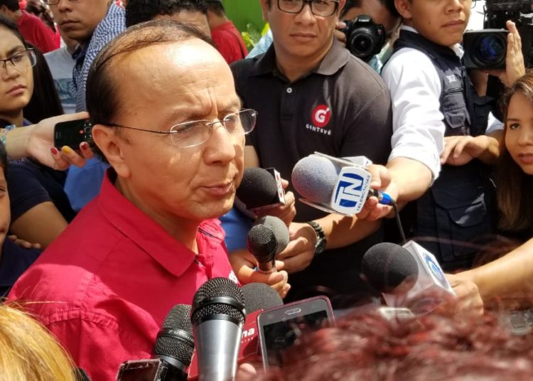 Gerson Martínez reconoce la derrota y felicita a Hugo Martínez por la ...