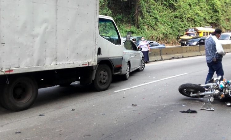 Múltiple Accidente En Carretera Los Chorros Causa Caos Vehicular