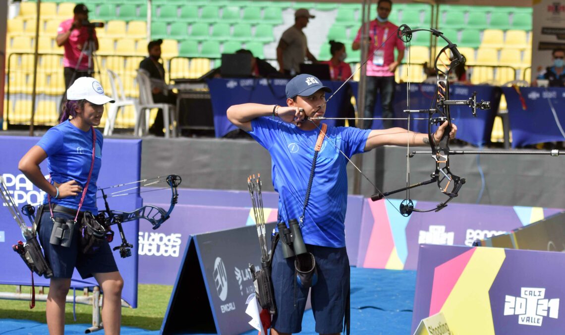 Los arqueros salvadoreños Paola Corado y Gerardo Rivas ganan medalla de ...
