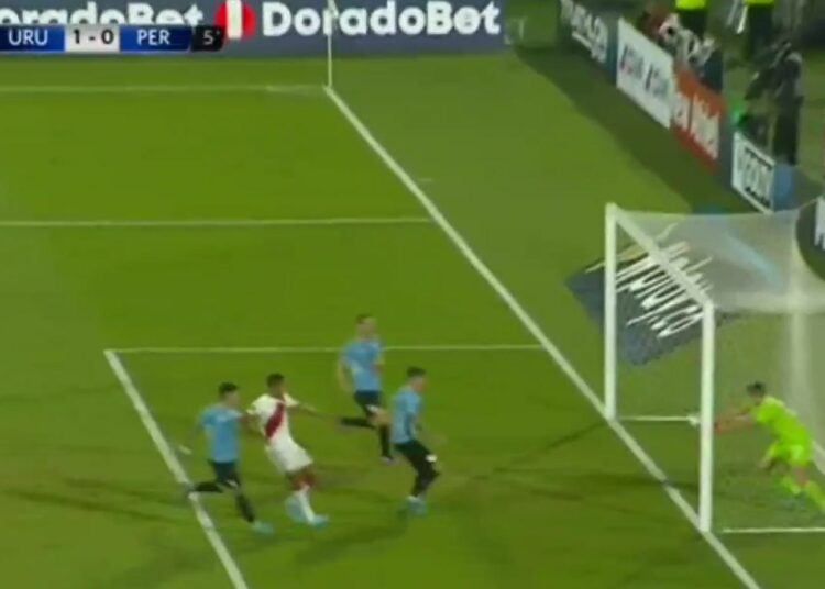 (VIDEO) Uruguay ganó 1-0 con polémica en el Centenario y clasifica al ... (VIDEO) Uruguay ganó 1-0 con polémica en el Centenario y clasifica al ...