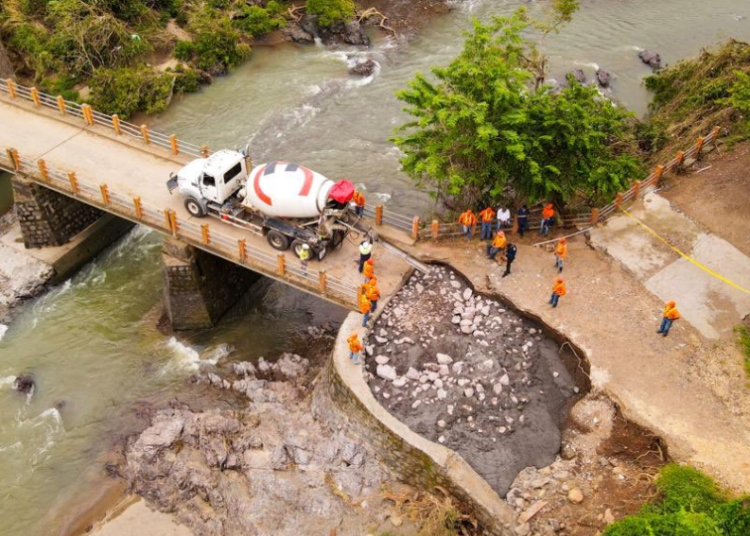El Mop Acelera Reparación De Cárcava En Puente Que Une A Los Municipios