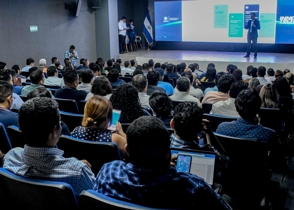 Estudiantes y profesionales exploran redes inteligentes y Wi-Fi 7 en ...